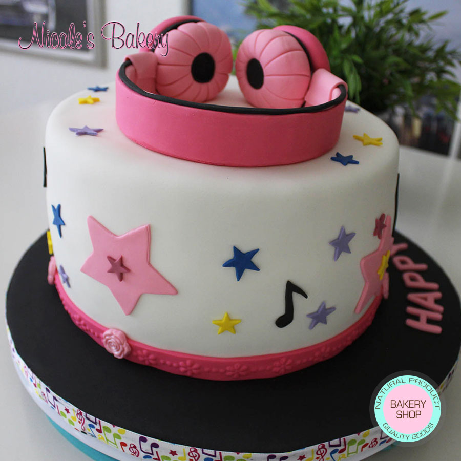 DJ Headphones Cake Design
